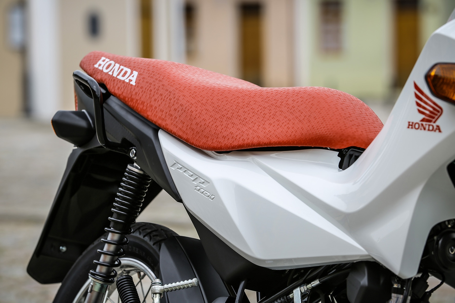 Pop, Honda mais barata, completa 15 anos | Mobilidade Estadão | Mercado ...