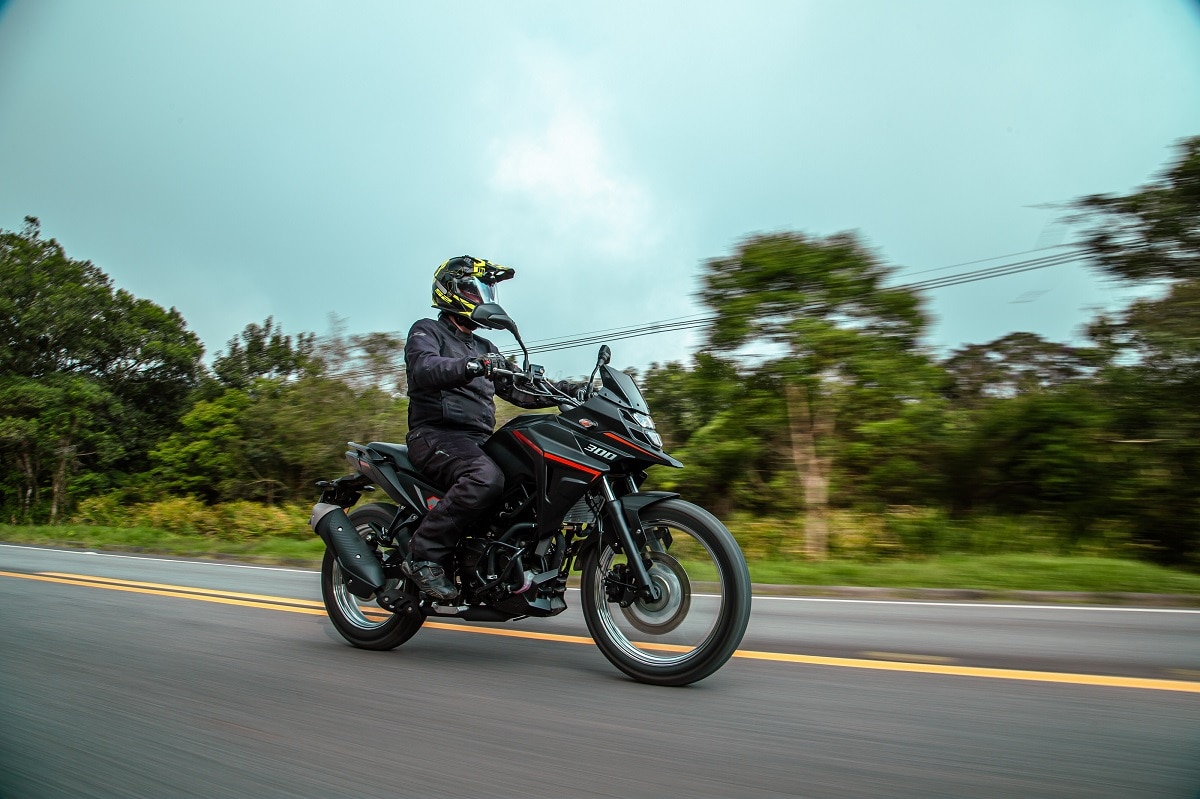 NH 300: como anda a nova moto trail | Mobilidade Estadão | 200 a 500 ...